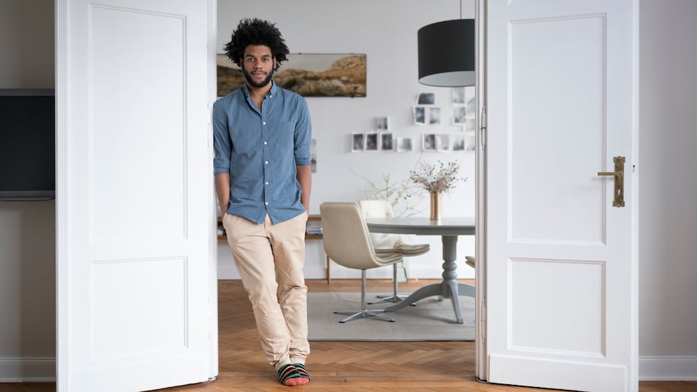 How to furnish walk-through rooms successfully