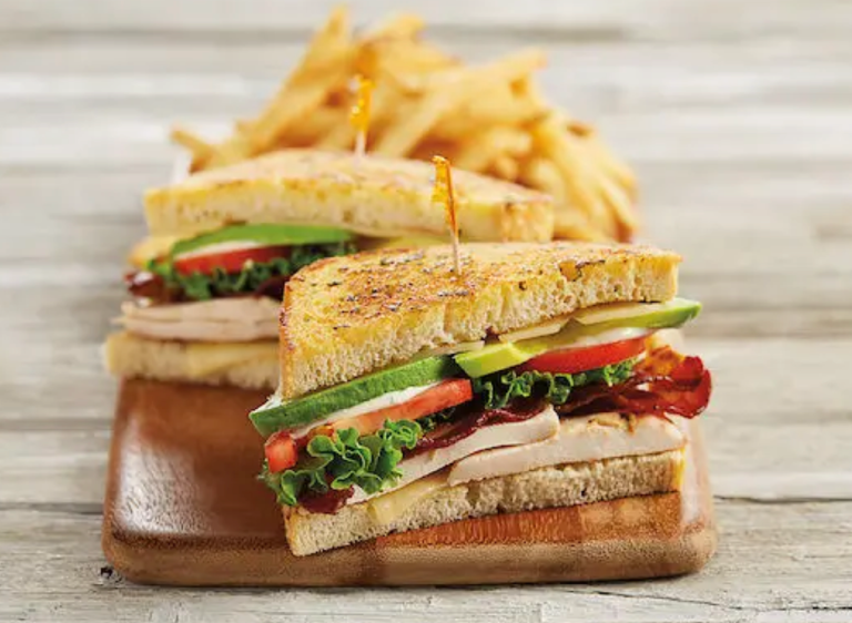 5 chain restaurants famous for their classic club sandwiches