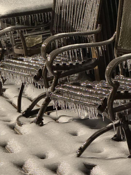 Photos: Freezing rain turns to ice amid winter storm in TN, KY