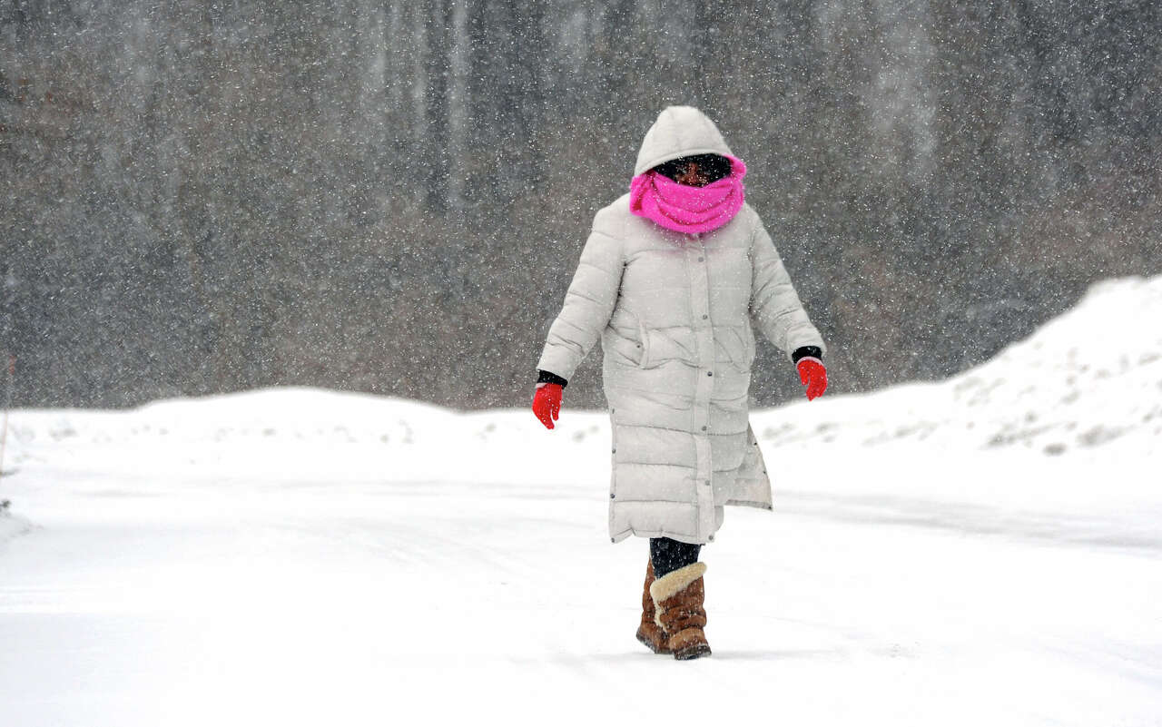 Snow falling in Connecticut as massive winter storm hits Northeast on ...