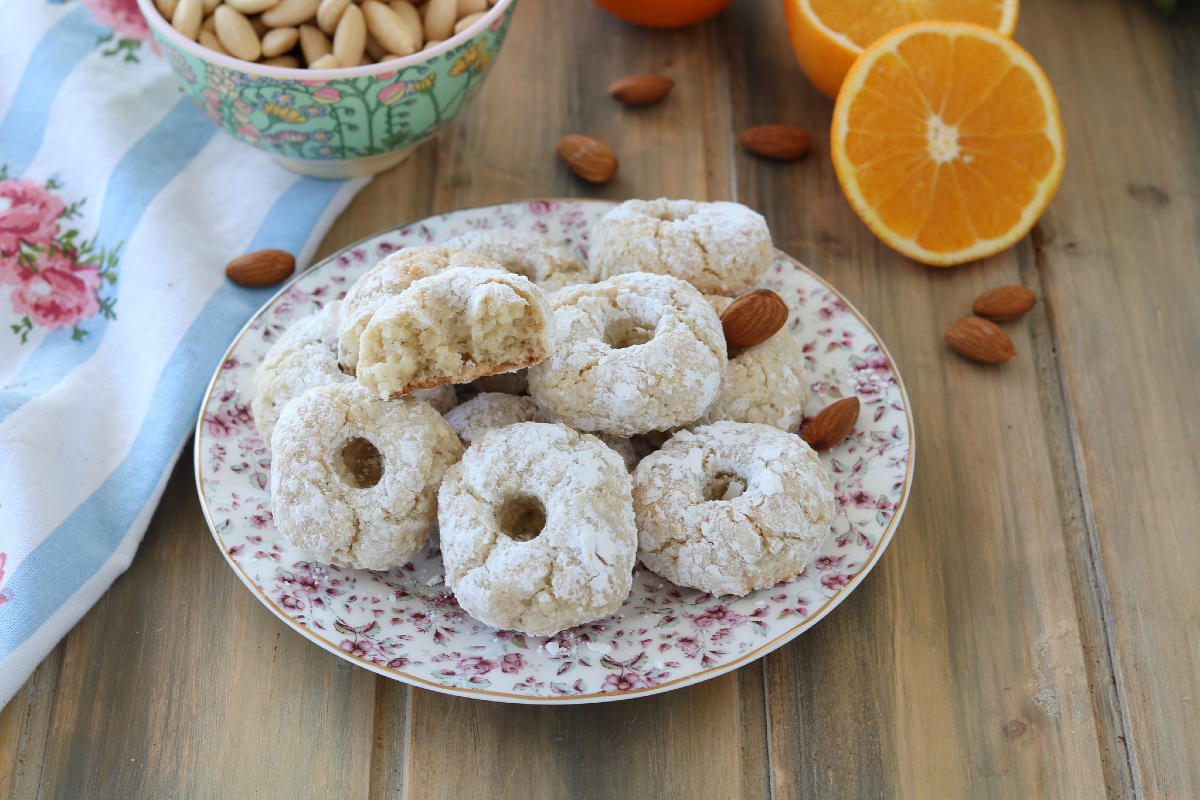 Almond cookies