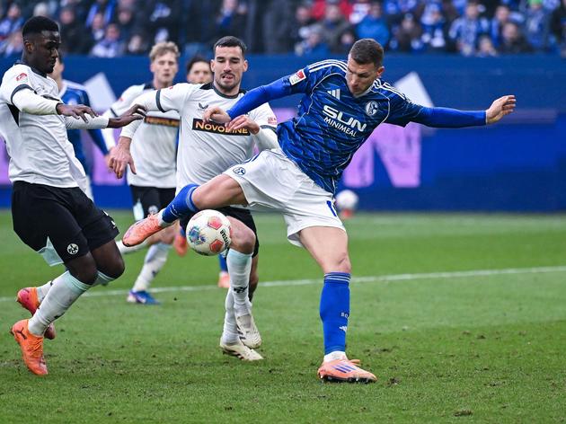 Dzeko-Tor beim Schalke-Debüt: S04 holt 0:2 gegen Kaiserslautern auf