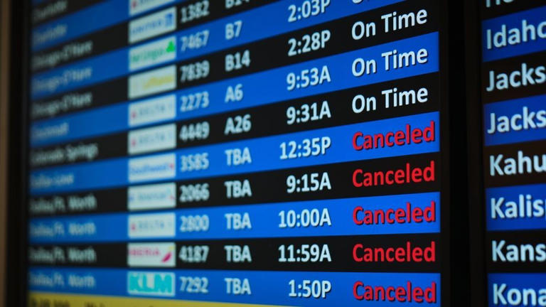 Winter storm impacts sunny South Florida airports, causing mass flight ...