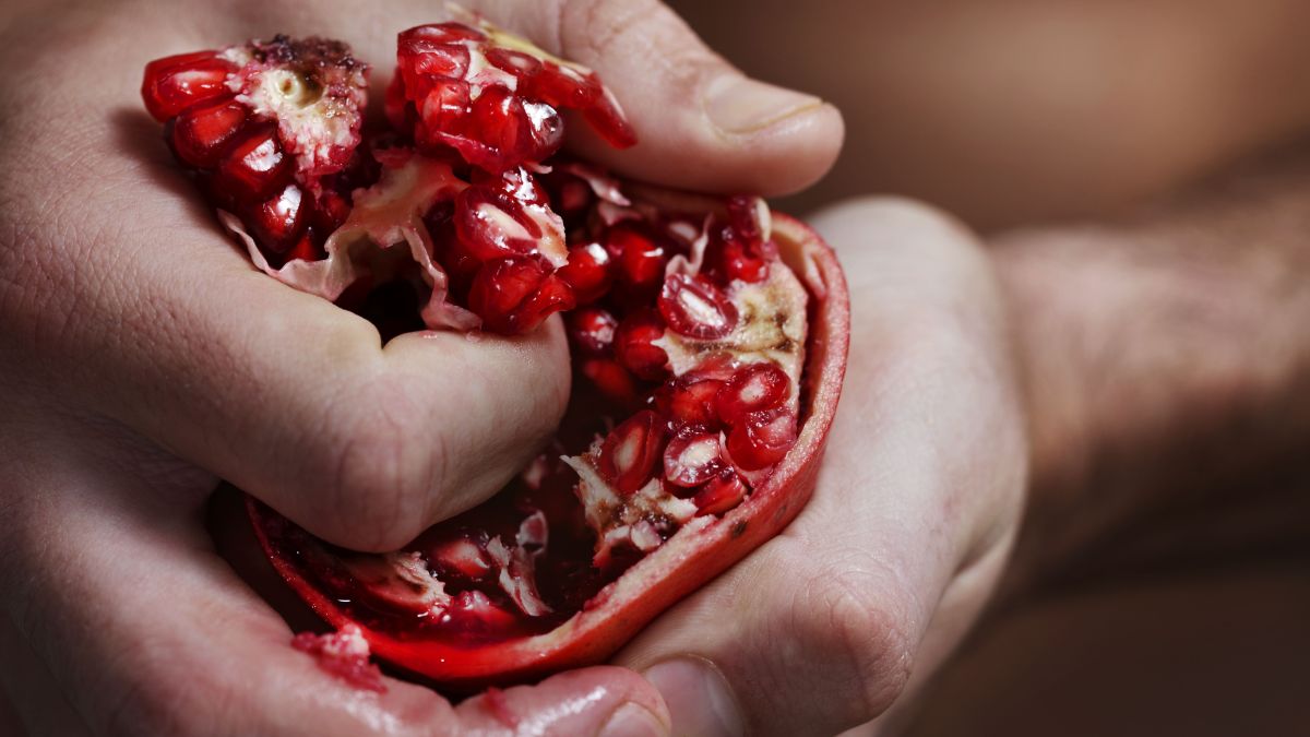 Casca de romã pode ajudar a combater feridas na pele, diz estudo