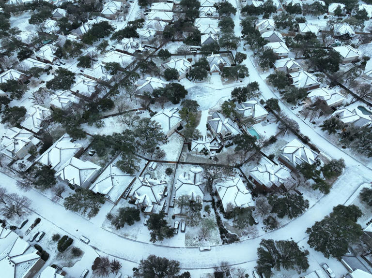 Live updates: One dead following Austin ice storm; area schools closed ...