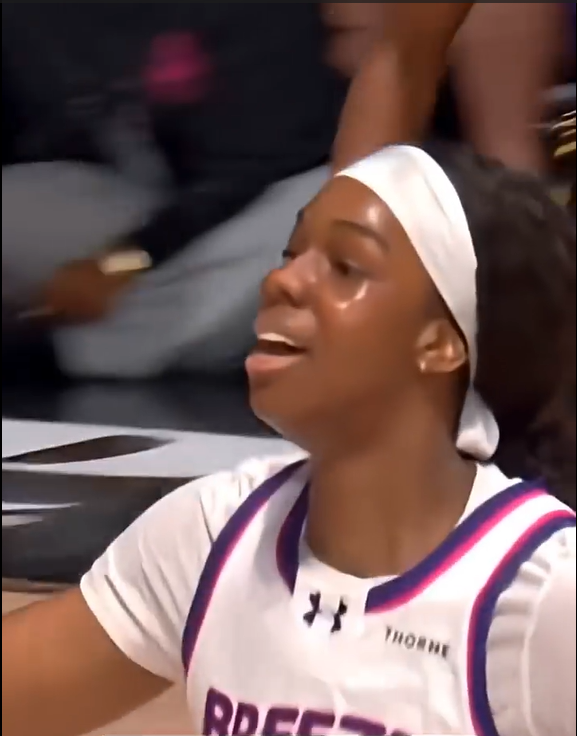 Dominique Malonga’s dunk had the arena on its feet