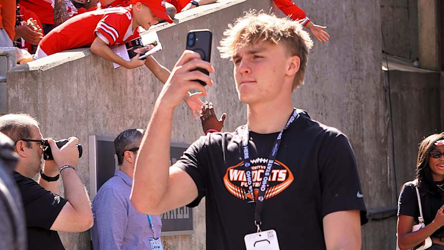 Texas Longhorns' ranked win sets stage in recruiting battle for 4-star TE