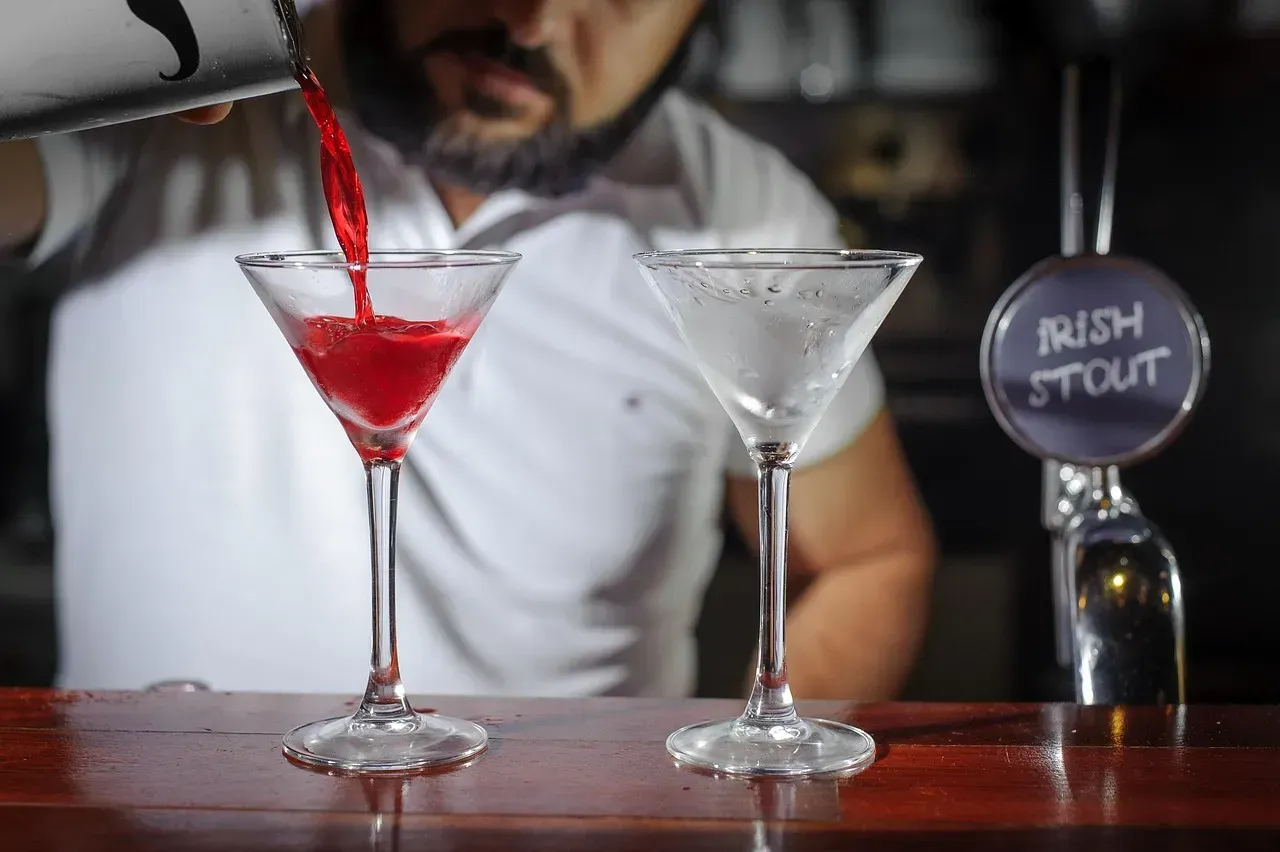 8 things bartenders notice that can get you cut off - or kicked out