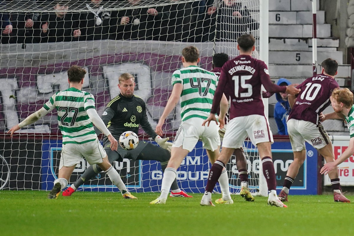 Hearts strike late to draw thrilling title tussle with 10-man Celtic