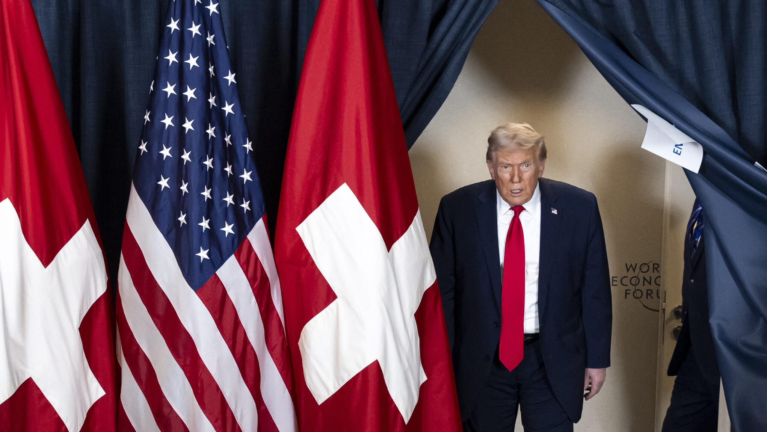 Photo of Trump looking dazed and confused goes viral