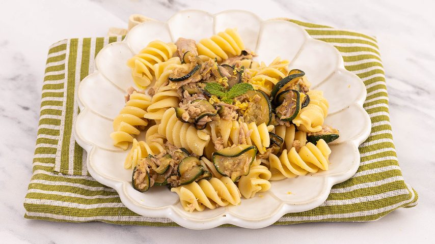 Pasta zucchine e tonno: il primo piatto semplice e veloce!