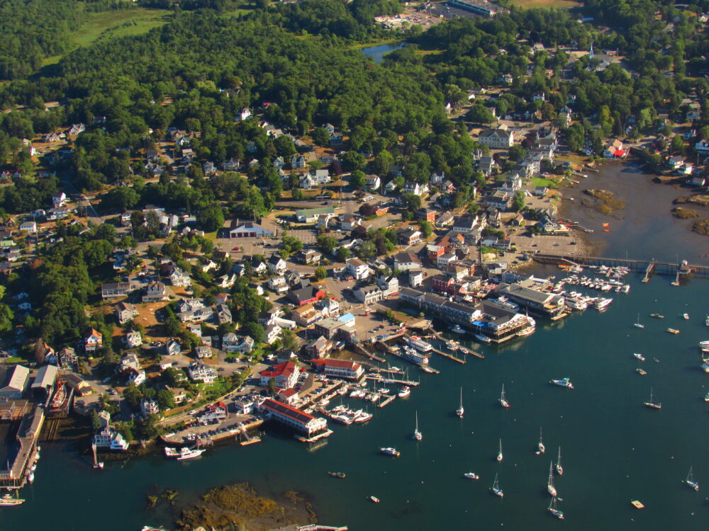 17 coastal road trips in Maine with lighthouses and ocean air
