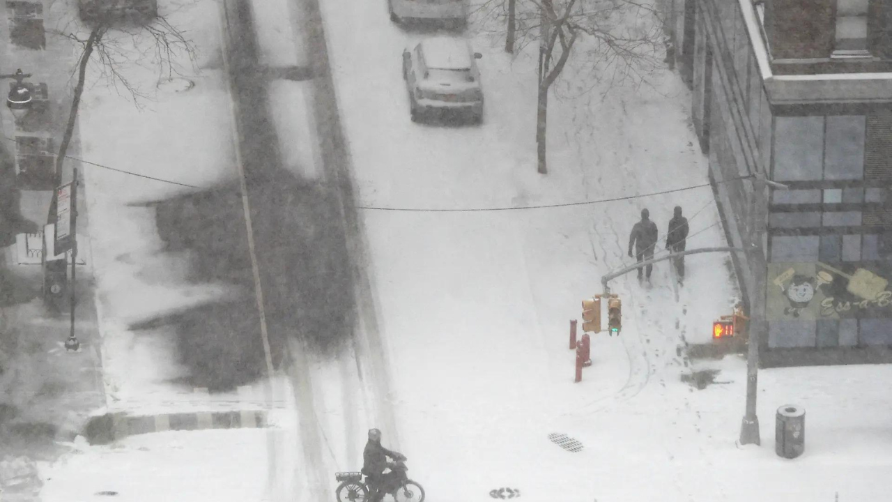 Winter storm sweeps US: Over 800k people left without power amid cold ...