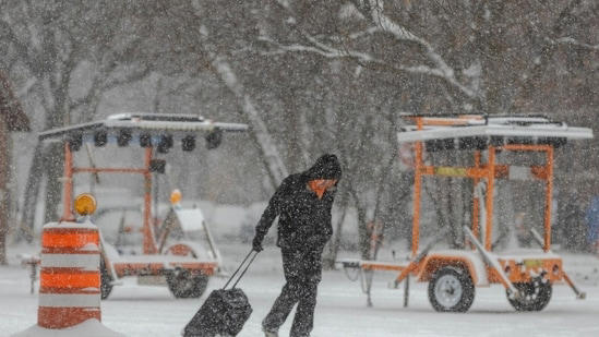Massive US winter storm leads to 4,000+ flight cancellations; leaves ...
