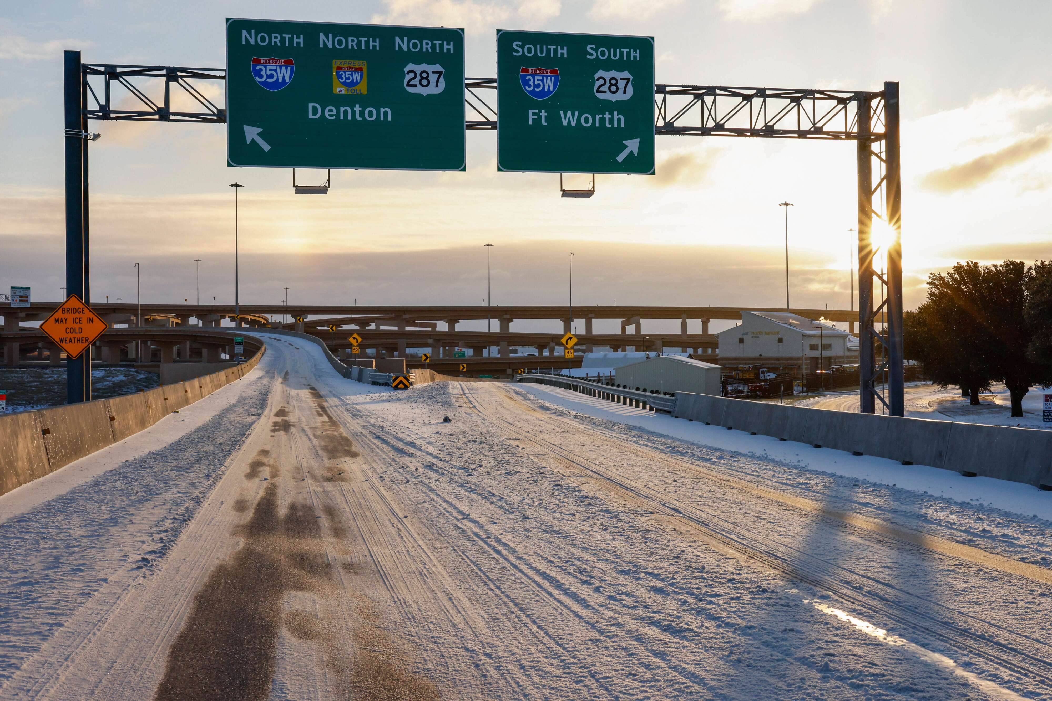 Live updates: Dallas winter storm road conditions and accidents, power ...