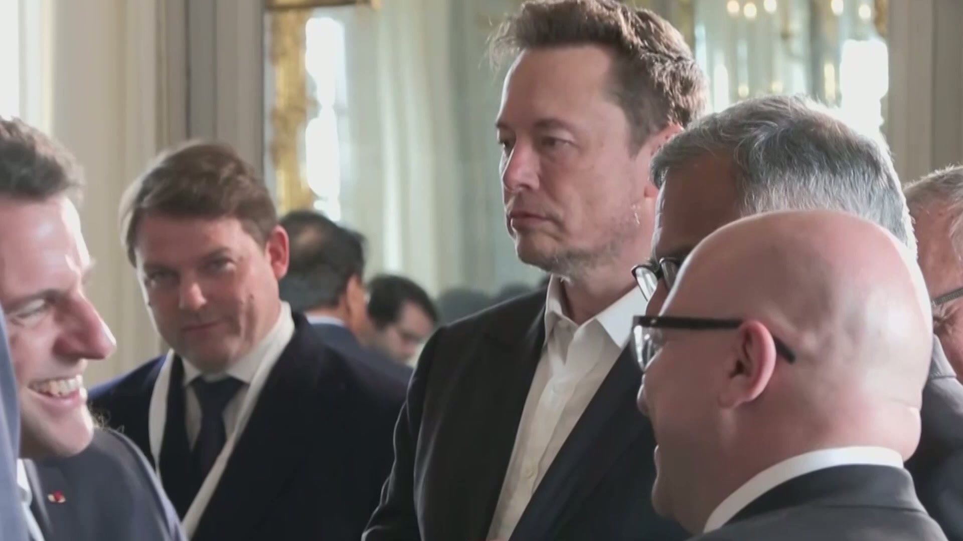 Watch the video: Ryanair vs Musk — who's on board?