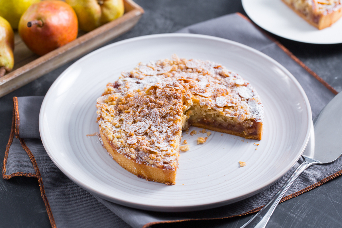 Pear and cinnamon tart