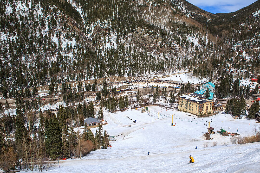 17 small town ski areas families used to learn on