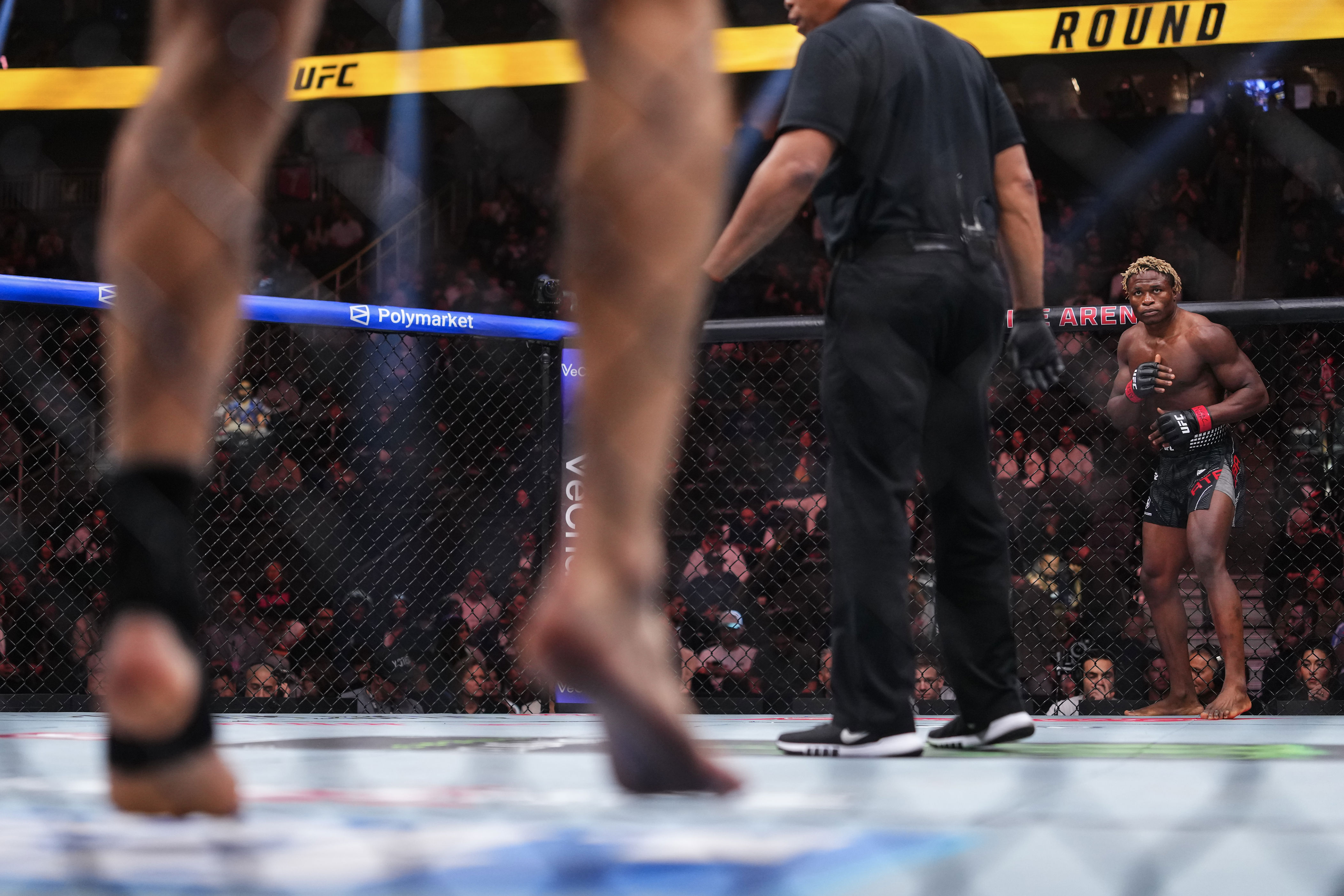 Video: Watch UFC 324 referee blow his knee out during middleweight fight