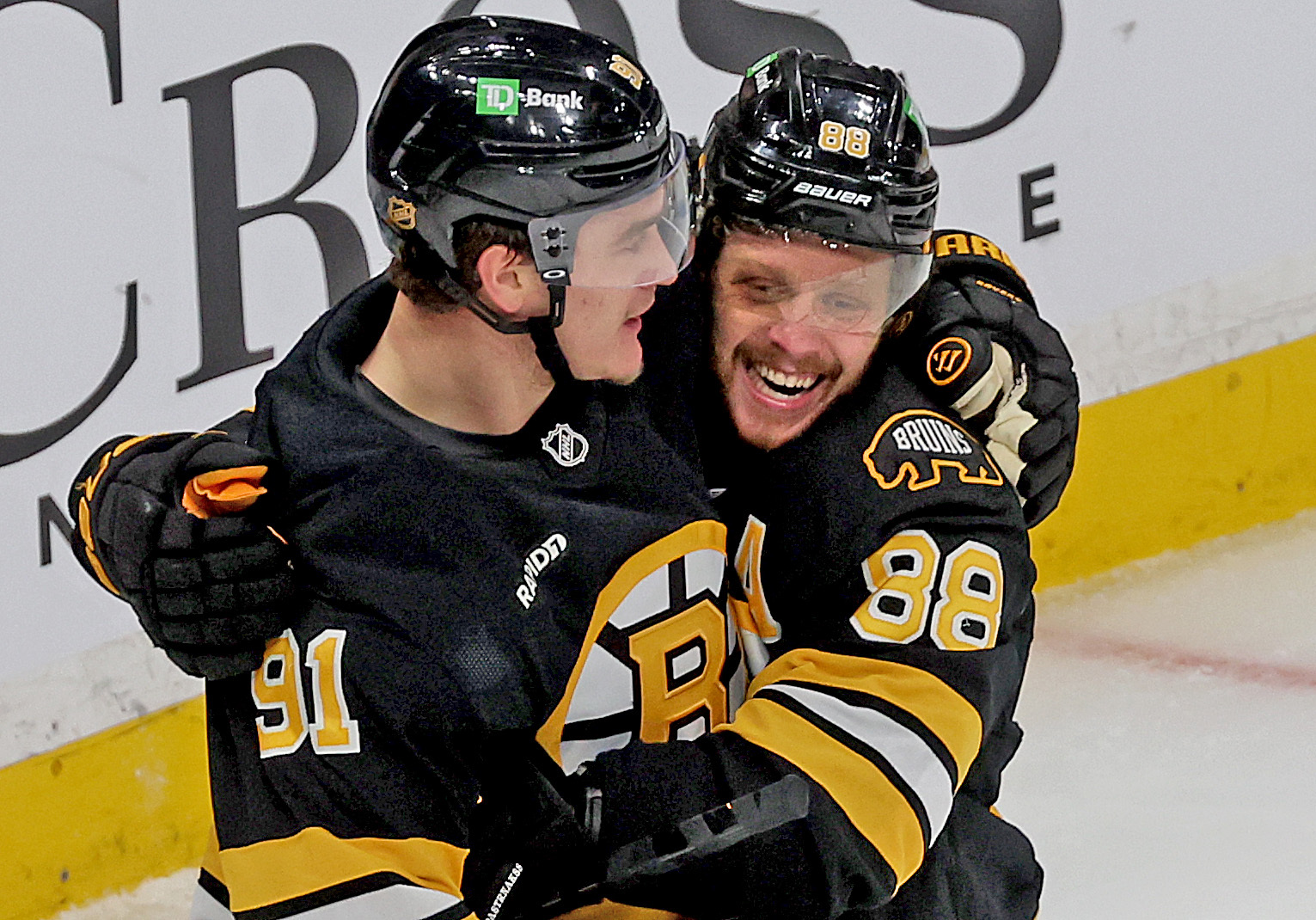 Bruins’ show goes on in New York as Boston looks to stay red hot