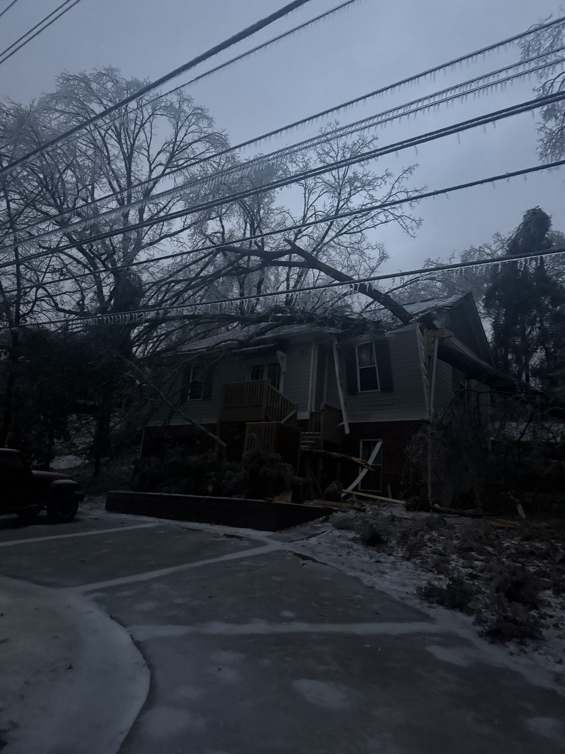 Arctic plunge: Polar vortex locks in snow, ice and life-threatening ...