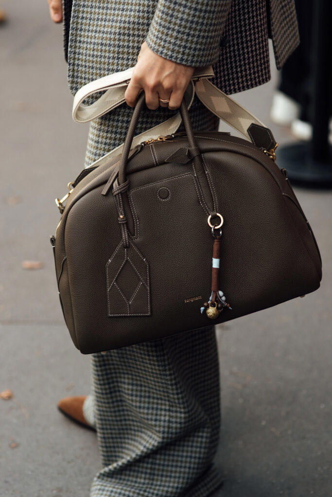 La bowling bag è tornata, ma tu sai perché si chiama proprio così?