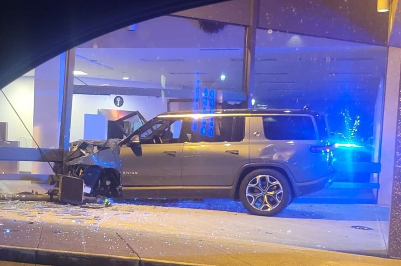 DUI driver crashes into vacant building, Bay Area police say