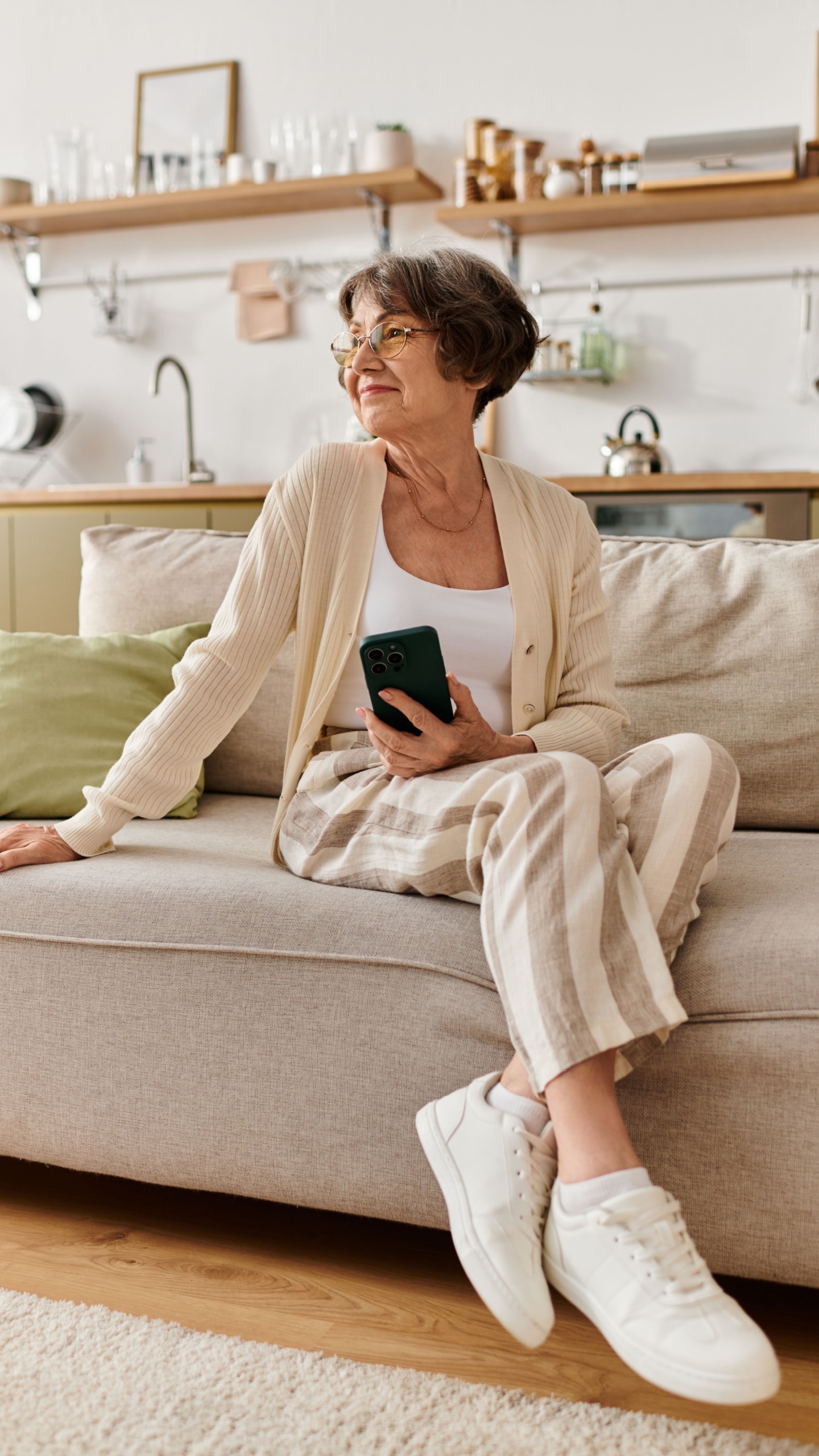 12 house rules guests often forget to follow