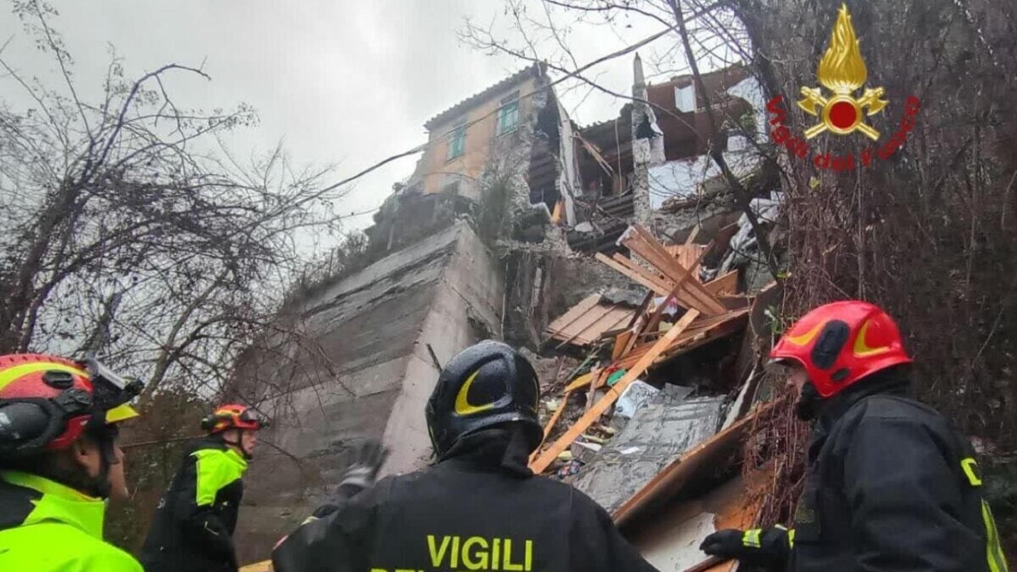 Crollo di una palazzina abbandonata a Morlupo: forse una persona all ...