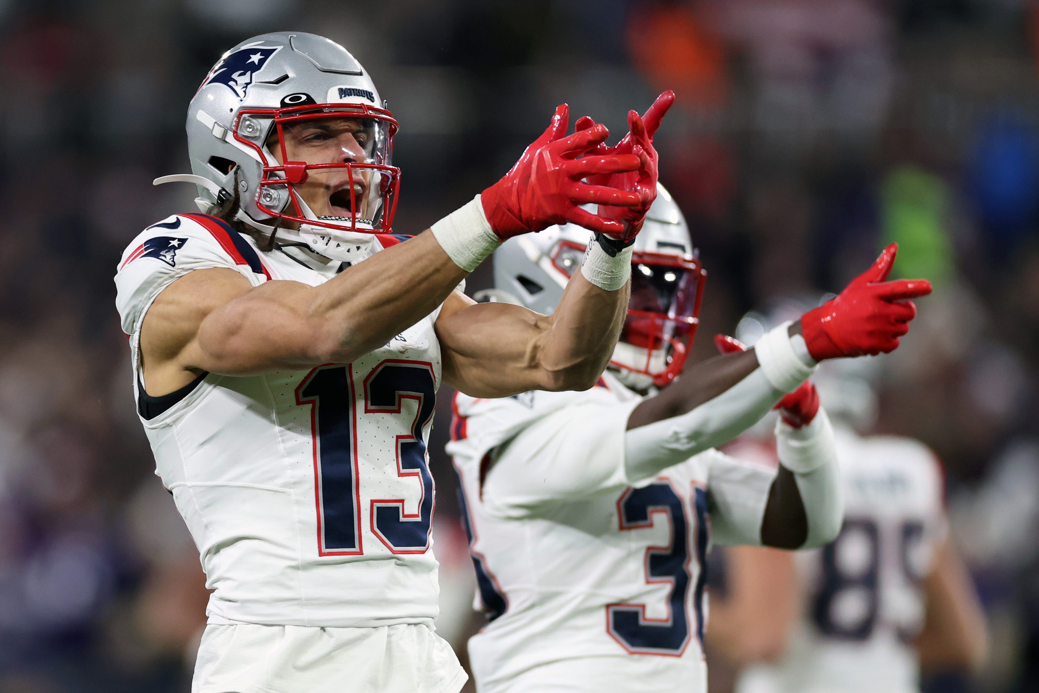 Mack Hollins quoted 'The Warriors' in bare-footed arrival for Patriots