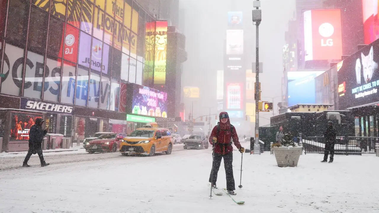 US power outage map: Over 700,000 without electricity as winter storm hits