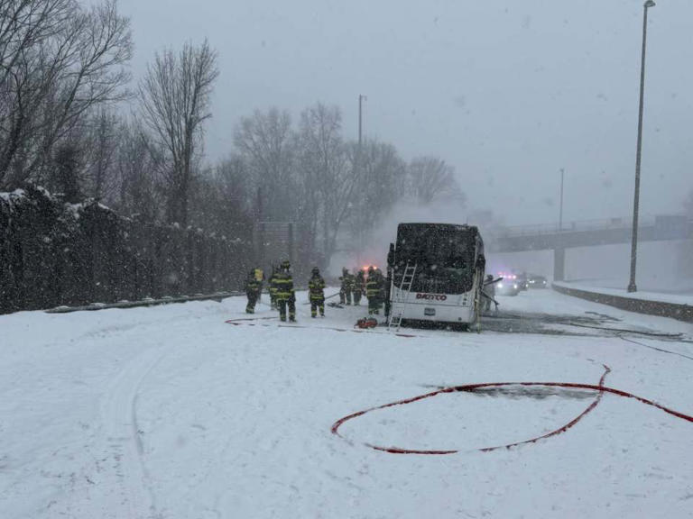5 injured in bus fire on Interstate 95 in Darien
