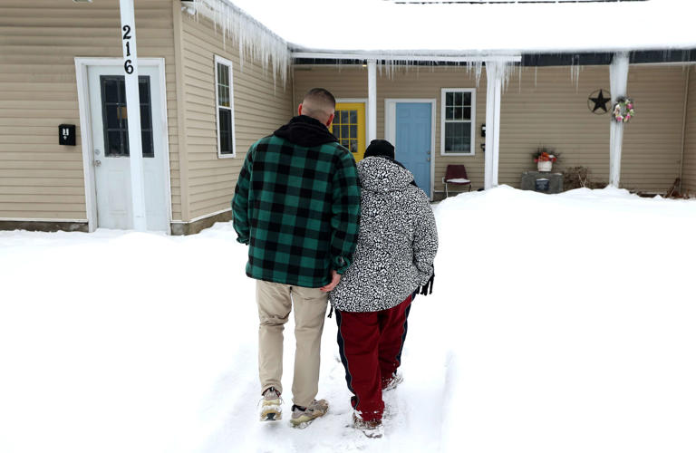 How a police officer helped a woman sleeping in a Syracuse cemetery ...