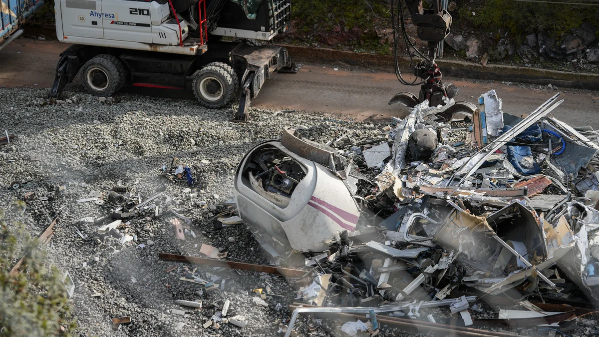 Un viajero del Alvia señala que tras "una hora" esperando fue en busca ...