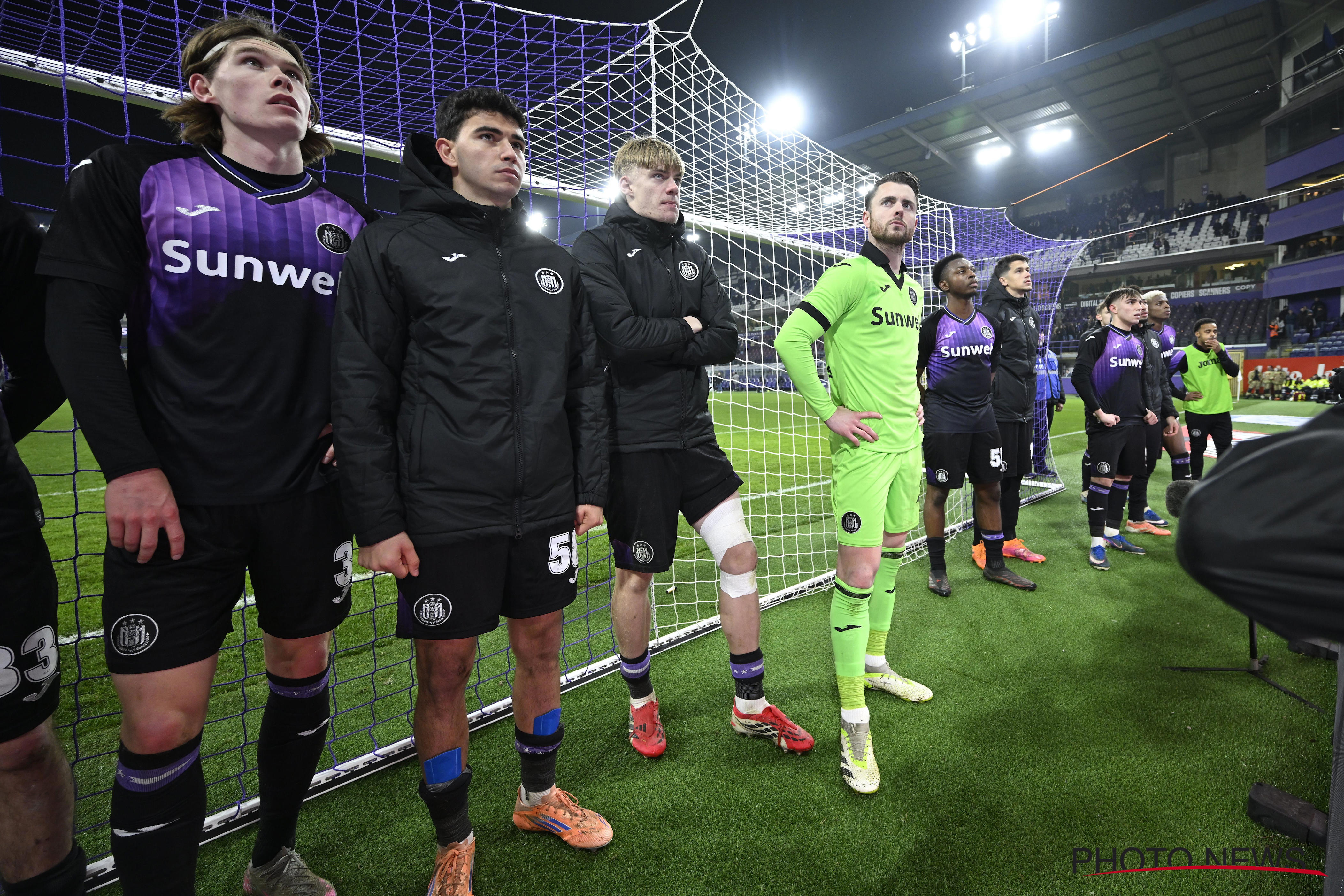 Anderlecht-fans laten onvrede blijken en eisen uitleg na nieuwe ...
