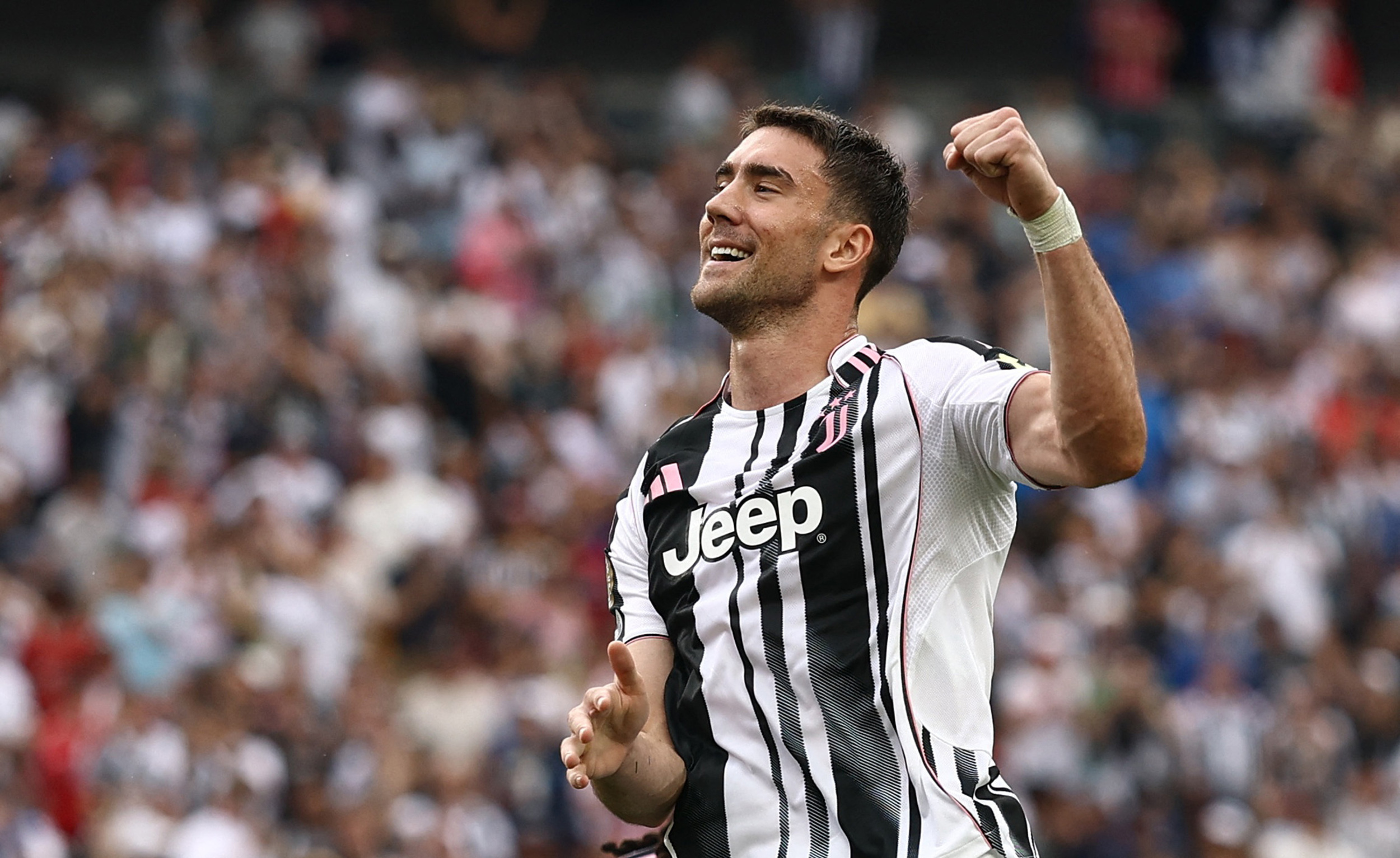 Chelsea and Tottenham queue up for bargain transfer coup, star keen on ...