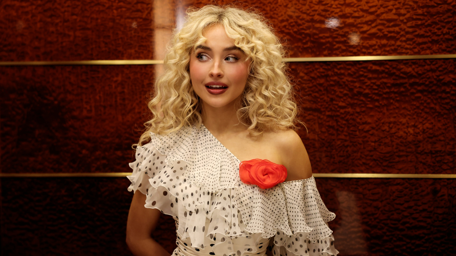 Sabrina Carpenter is coming to 'The Muppet Show' - here's the first trailer