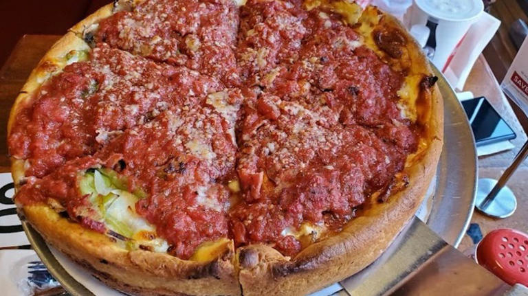 12 restaurants in Chicago for the best deep dish pizza, according to a ...