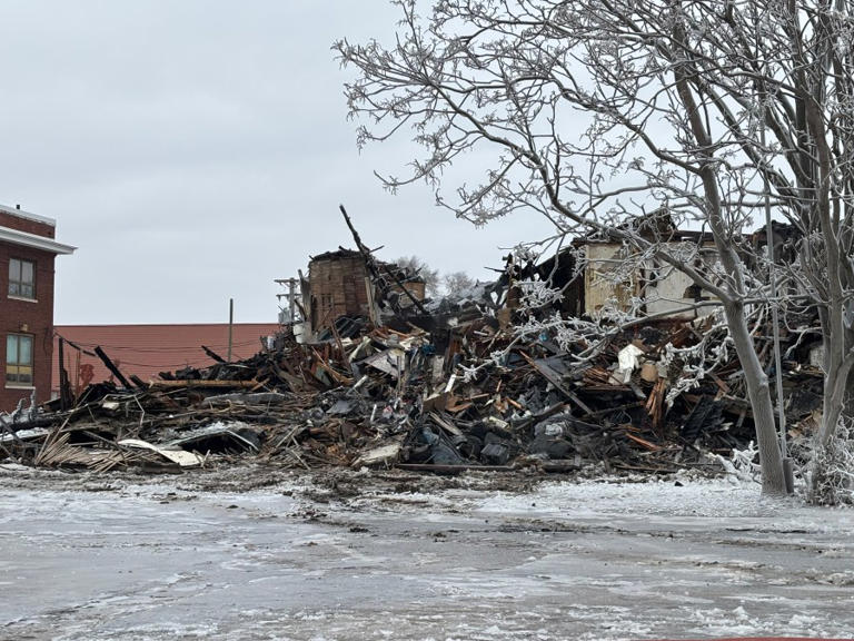 172-year-old Fulton building, Hotel Martin, destroyed by fire
