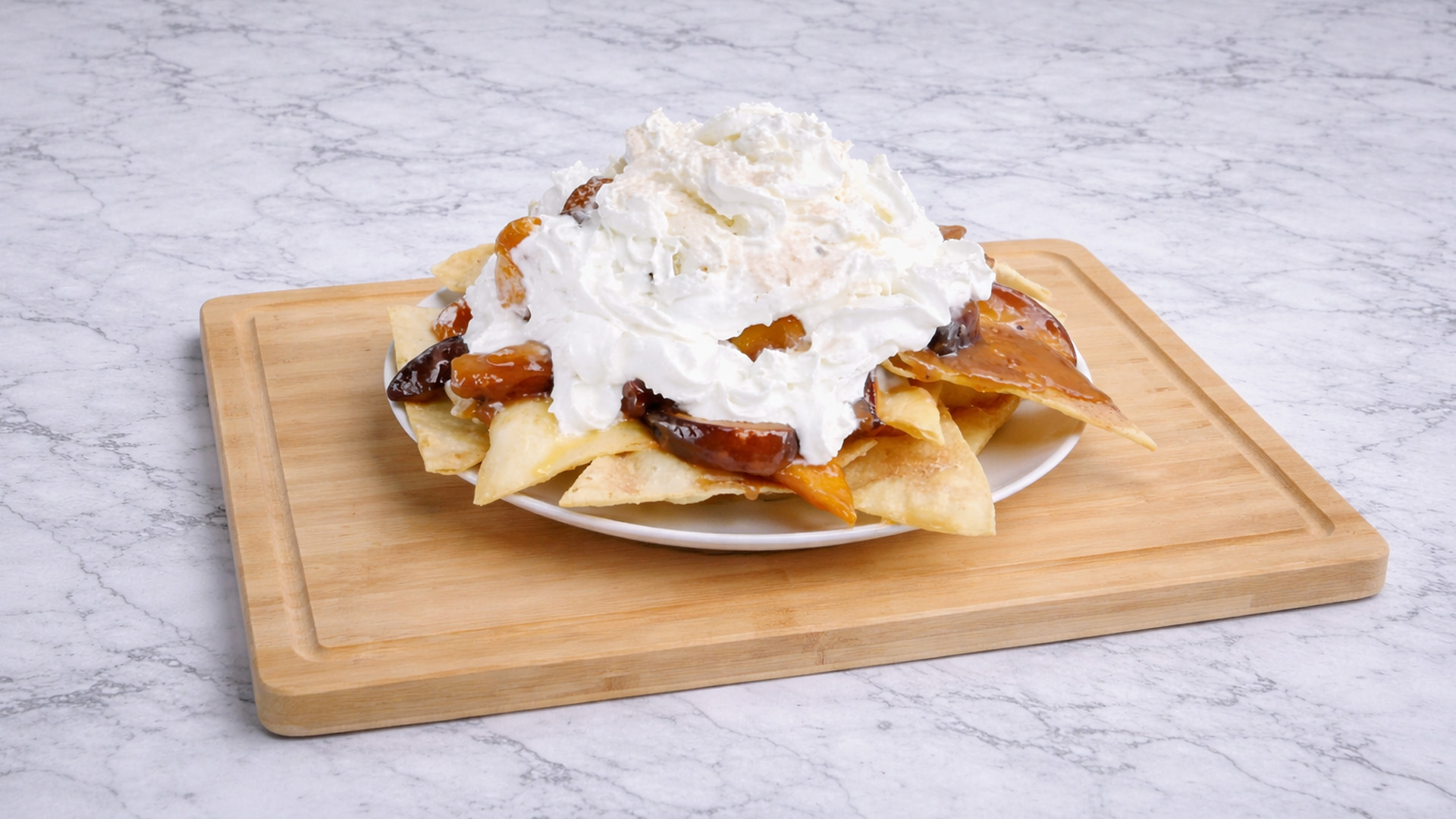 How to make smoked peach pie nachos
