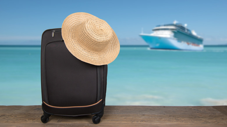 Common wardrobe mistakes first-time cruise ship passengers always ...