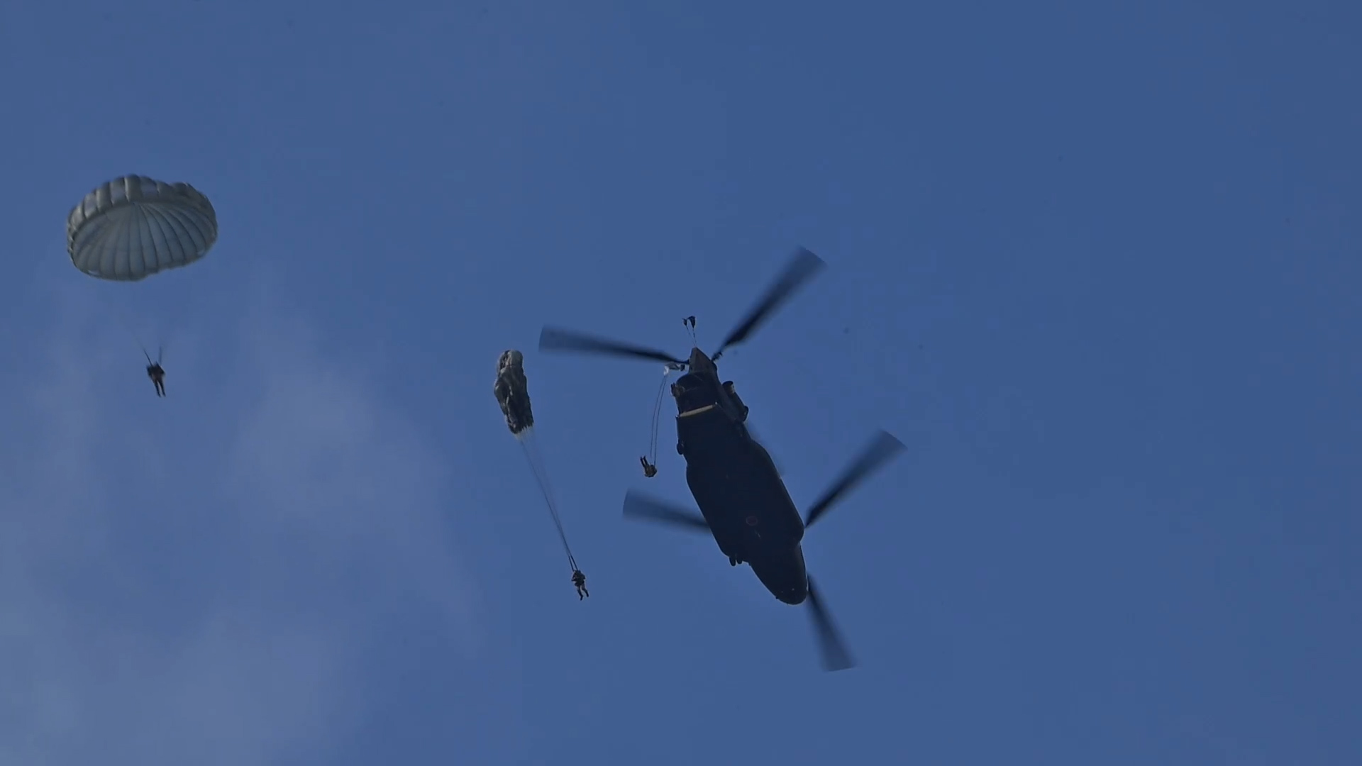 US and Japan forces conduct airborne training