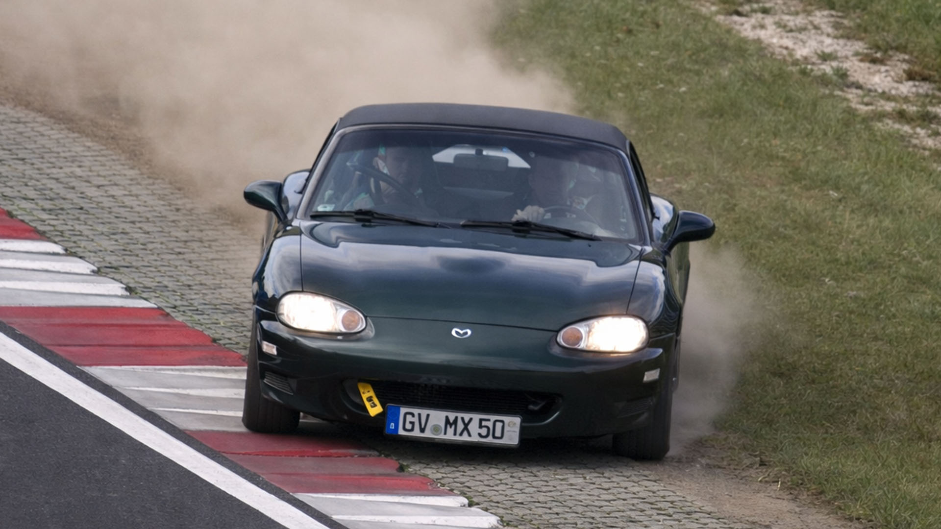 Car nearly loses control but holds on at Nürburgring