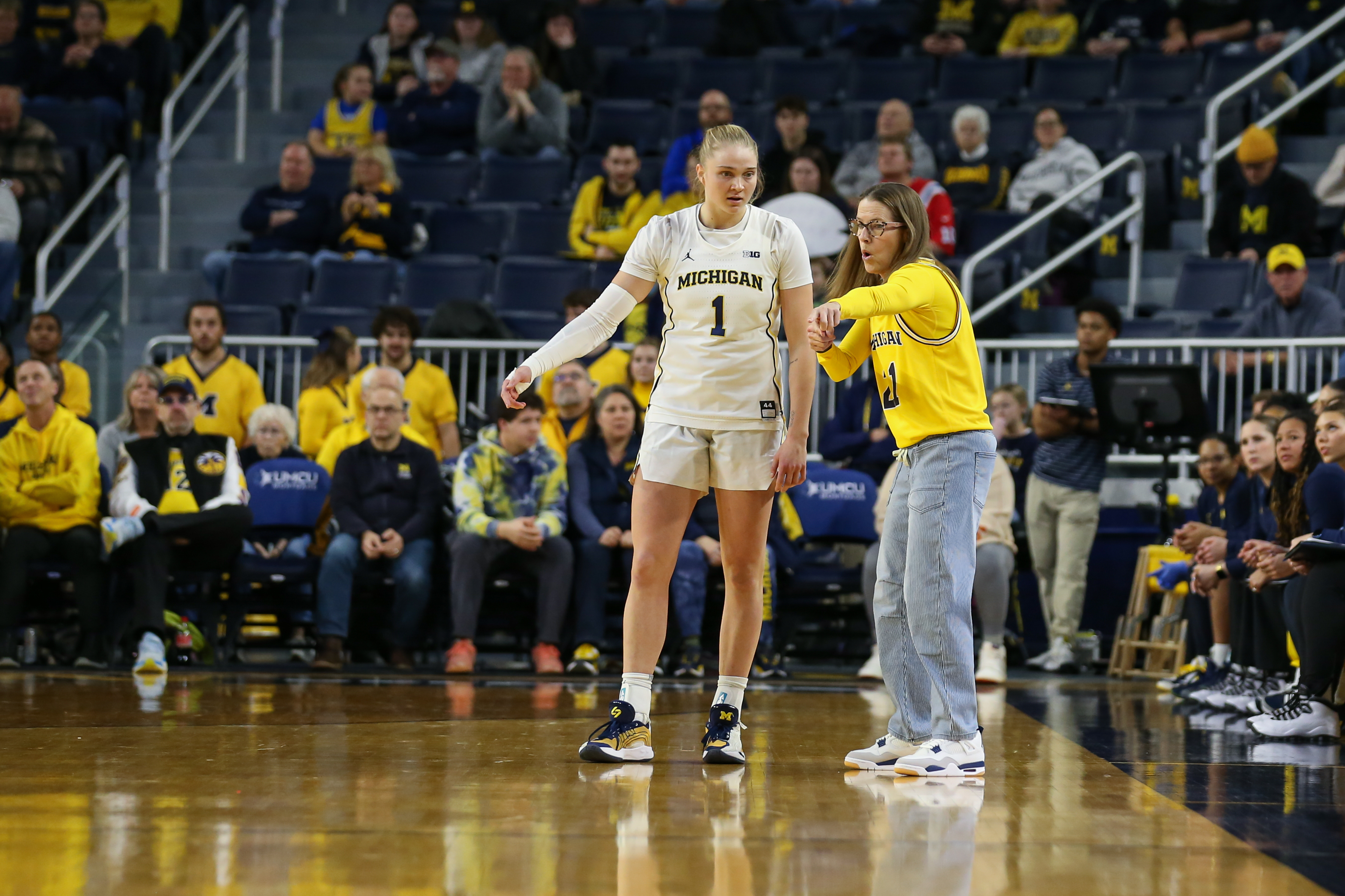 13-0 fourth-quarter run helps Michigan women’s basketball take down USC