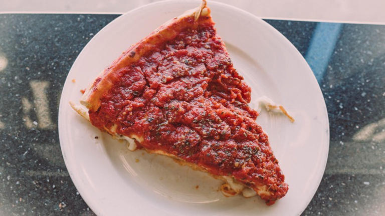 12 restaurants in Chicago for the best deep dish pizza, according to a ...