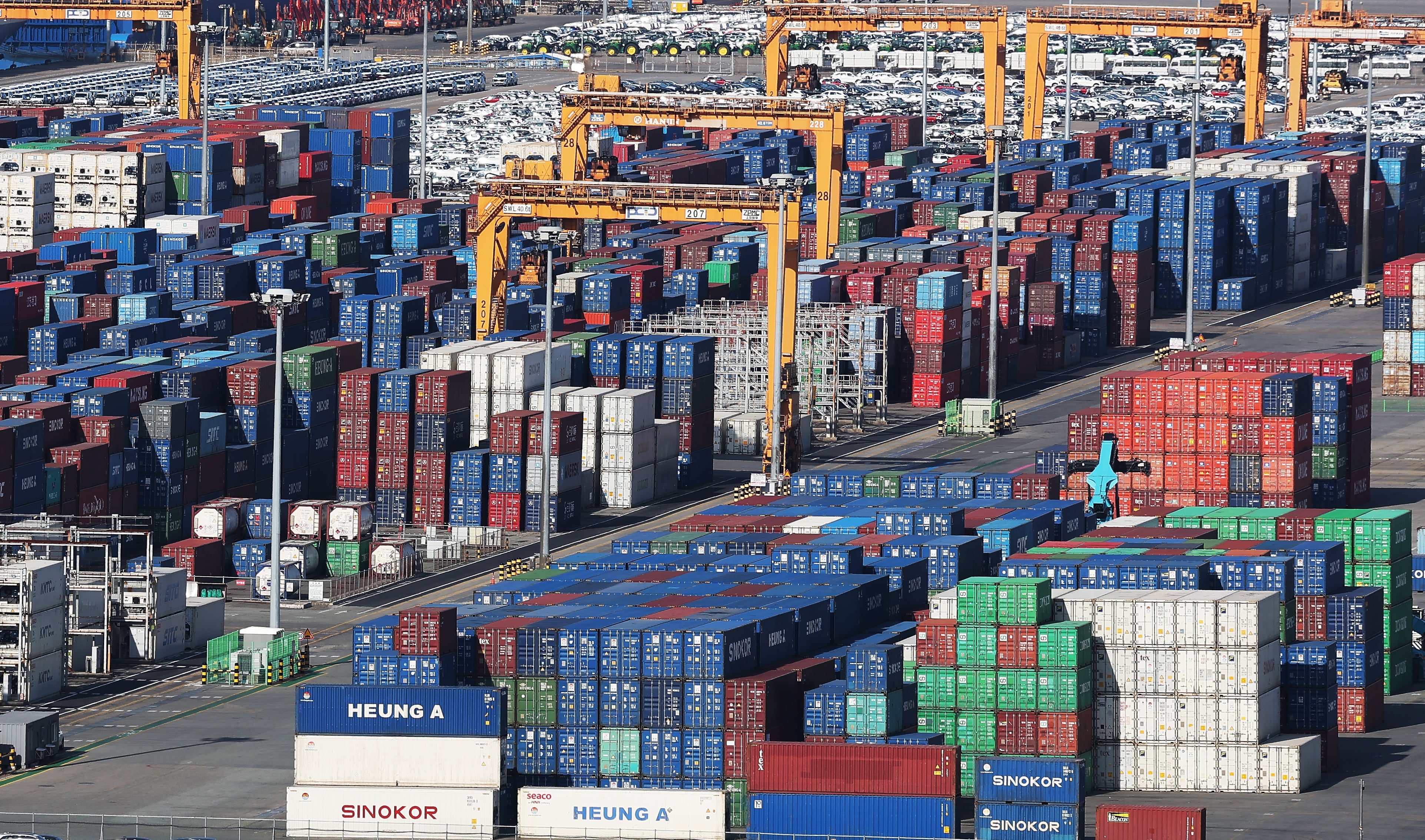 Semiconductors overtake crude oil in South Korea imports amid AI boom