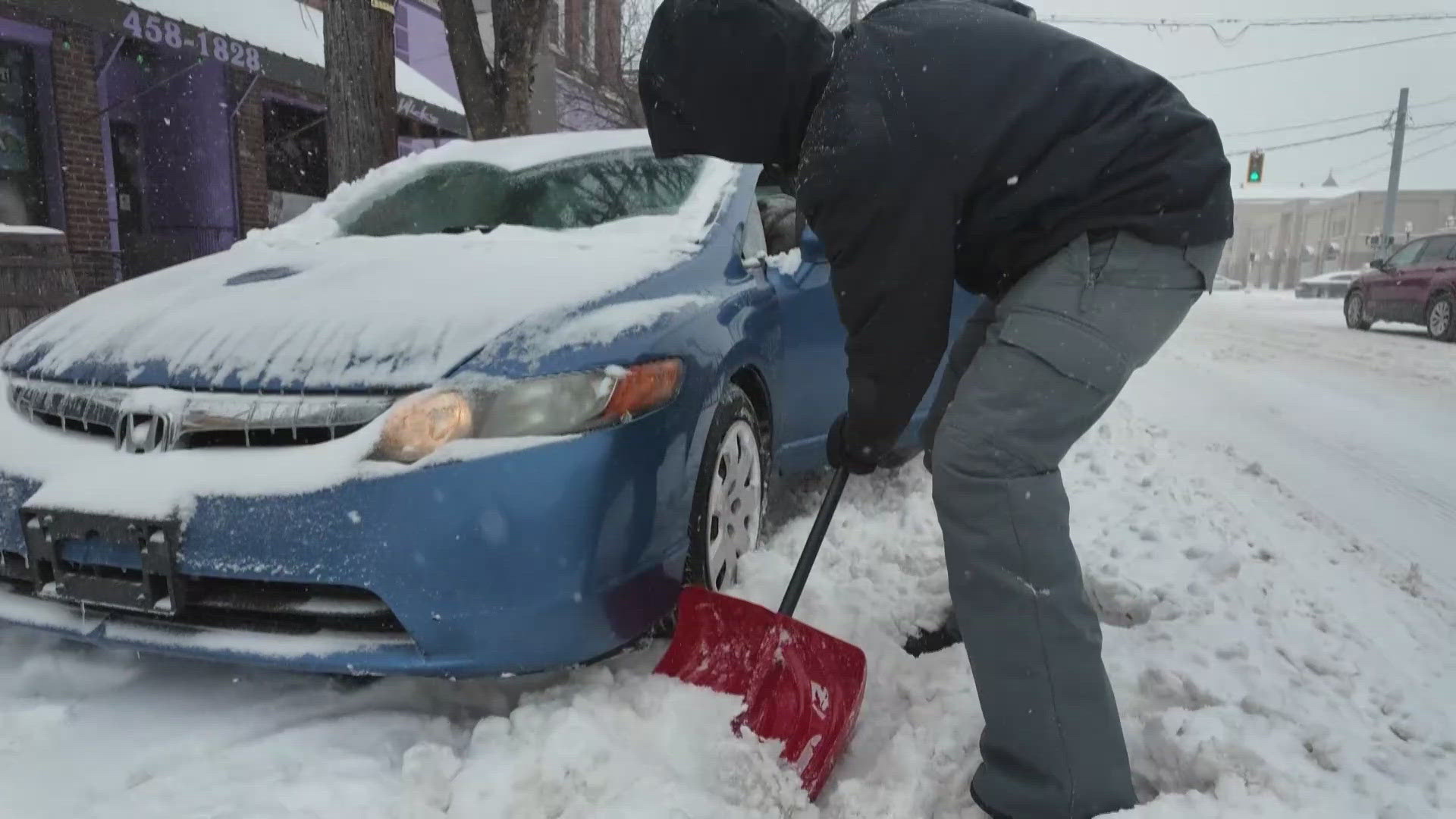 Louisvillians helping each other during winter storm