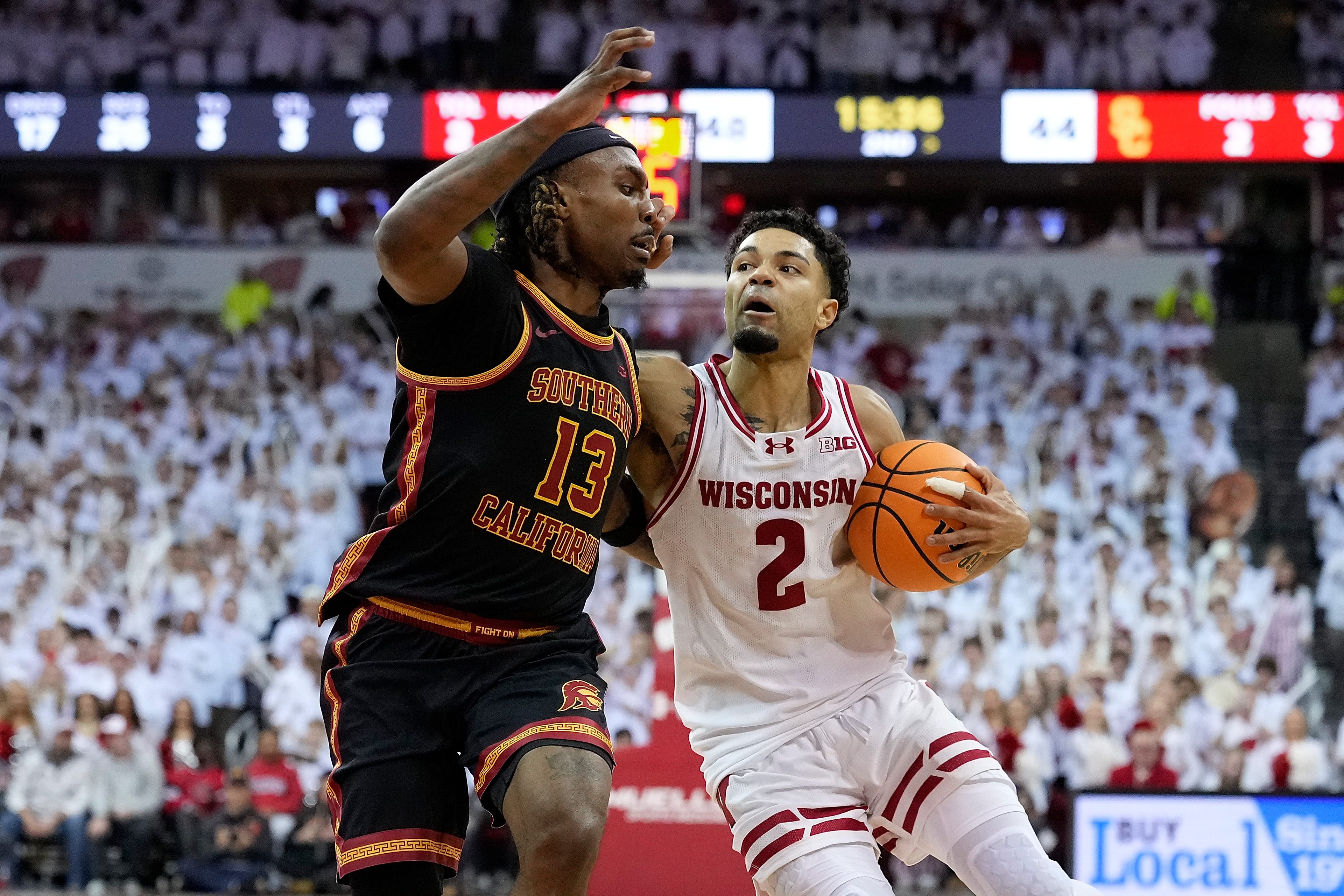 Wisconsin basketball falls to conference foe in nail-biter