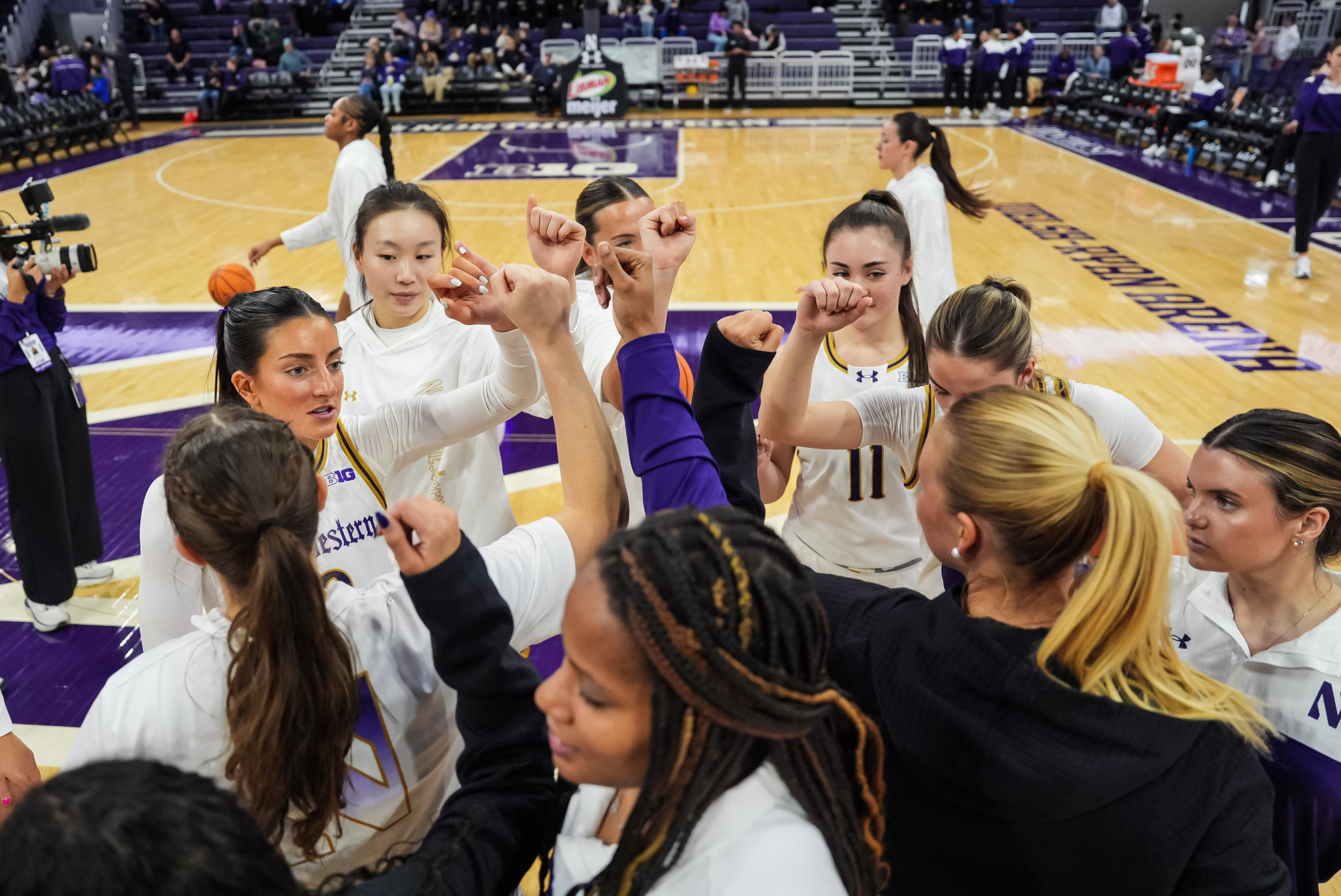 Rapid reaction: No. 3 UCLA lives up to reputation, drubs 'Cats 80-46