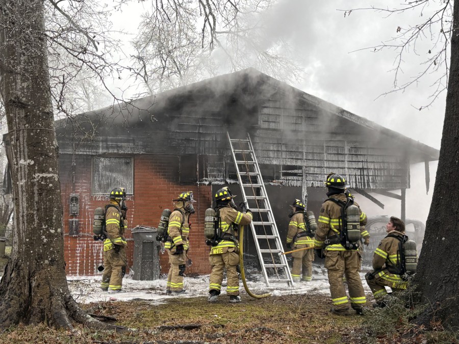 Lufkin firefighters battle Warren Street house fire amid freezing weather